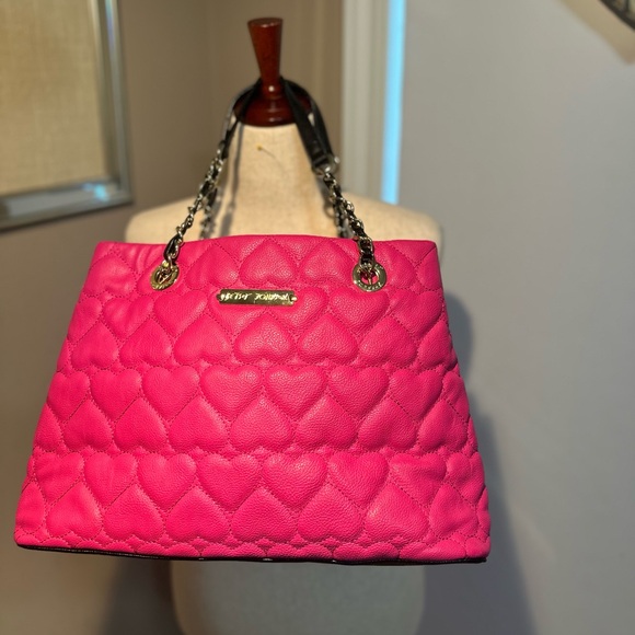 Betsey Johnson | Bags | Betsey Johnson Quilted Heart Shoulder Bag Pink With Black Bottomstrap ...
